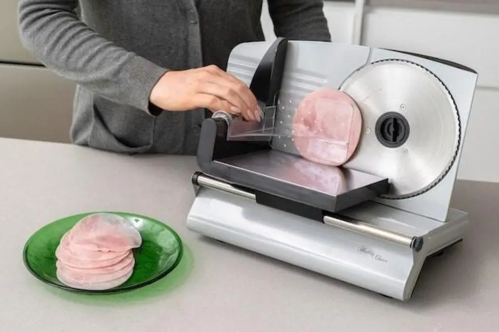 How to Clean a Meat Slicer in 7 Steps: Ultimate Guide - VEVOR Blog