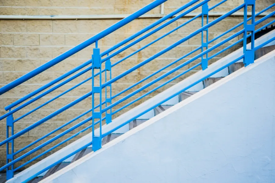 Easily Create DIY Pipe Handrail for Outdoor Steps with Simple Steps ...