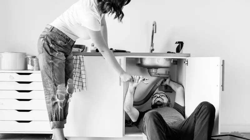 How to Unclog a Kitchen Sink Fast – DIY Solutions That Work