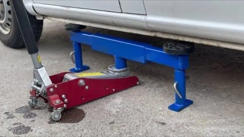 Como usar um macaco de carro — dicas de segurança, ferramentas e ...