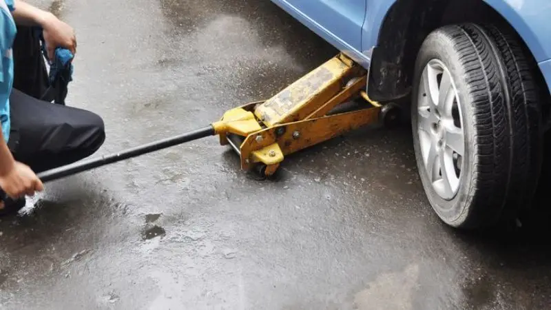 How to Safely Jack Up a Car — Tools, Tips & Safety Measures