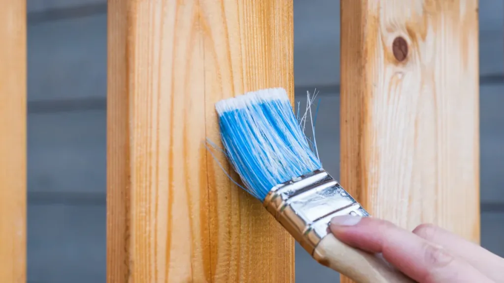 Cum să vopsești un gard ca un profesionist - Blogul VEVOR