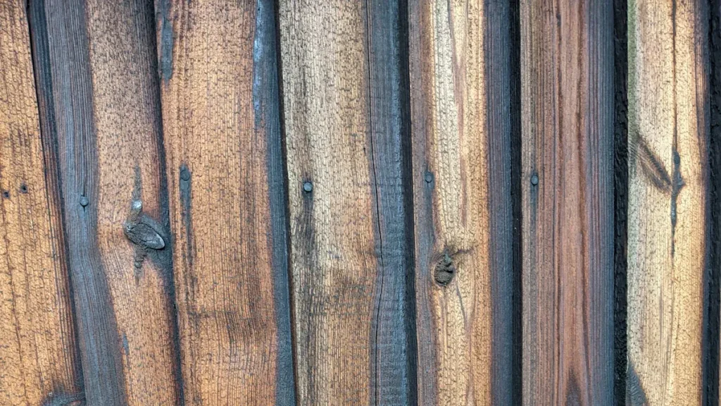 How To Stain A Fence Yourself Like A Pro - VEVOR Blog