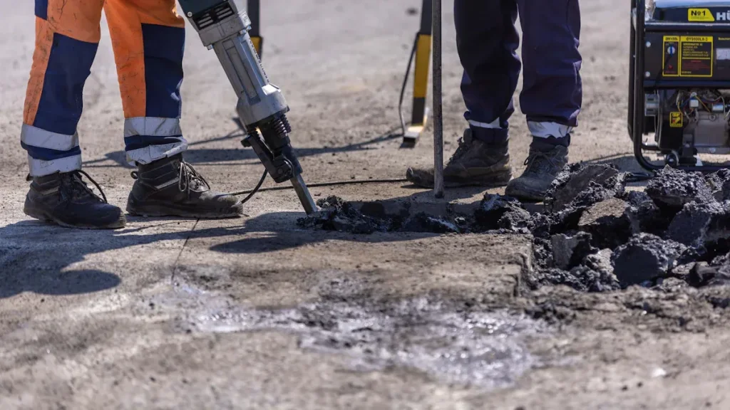 How to Use a Jackhammer Safely - VEVOR Blog