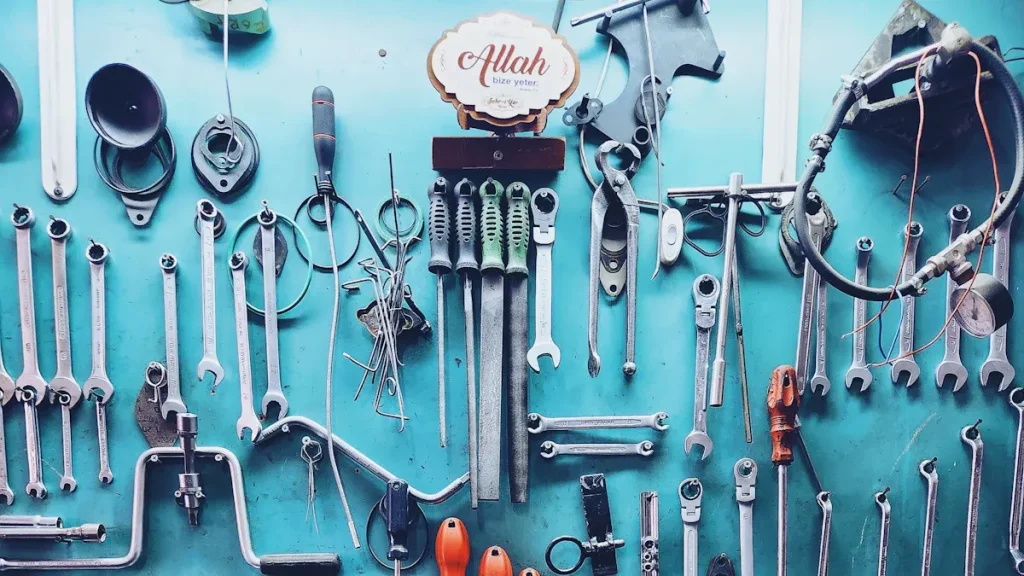 10 Mechanic Shop Essentials Every Garage Needs in 2025 - VEVOR Blog