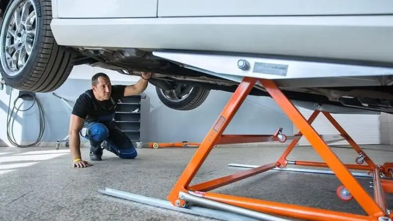 Top Tools to Lift a Car – Safety Tips, and DIY Techniques