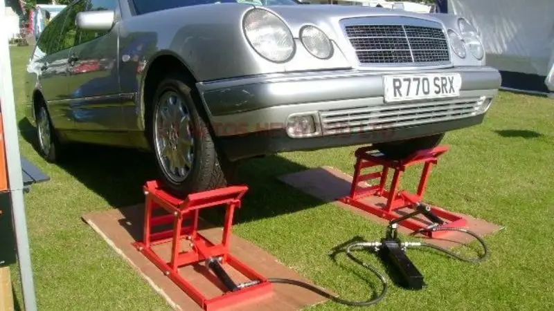 Top Tools to Lift a Car – Safety Tips, and DIY Techniques