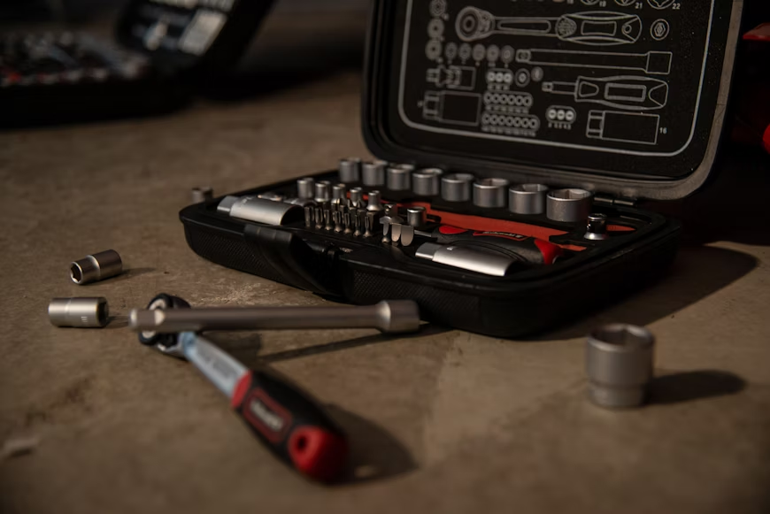 12 Must-Have Car Repair Tools for Every Garage - VEVOR Blog