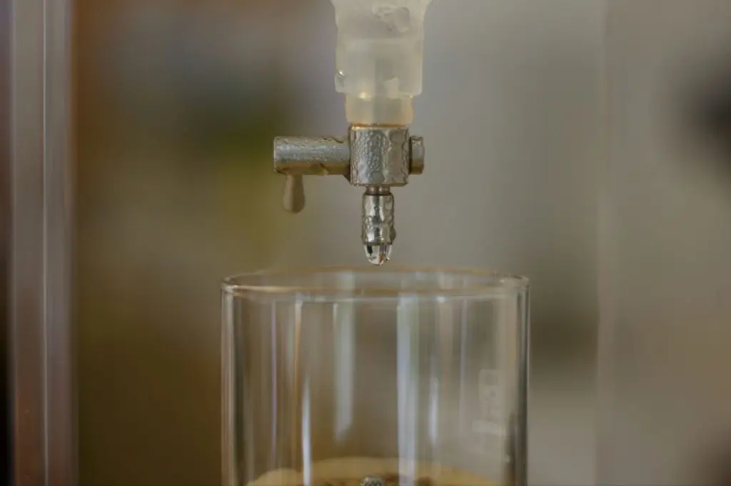 8 Benefits of a Water Distiller - VEVOR Blog