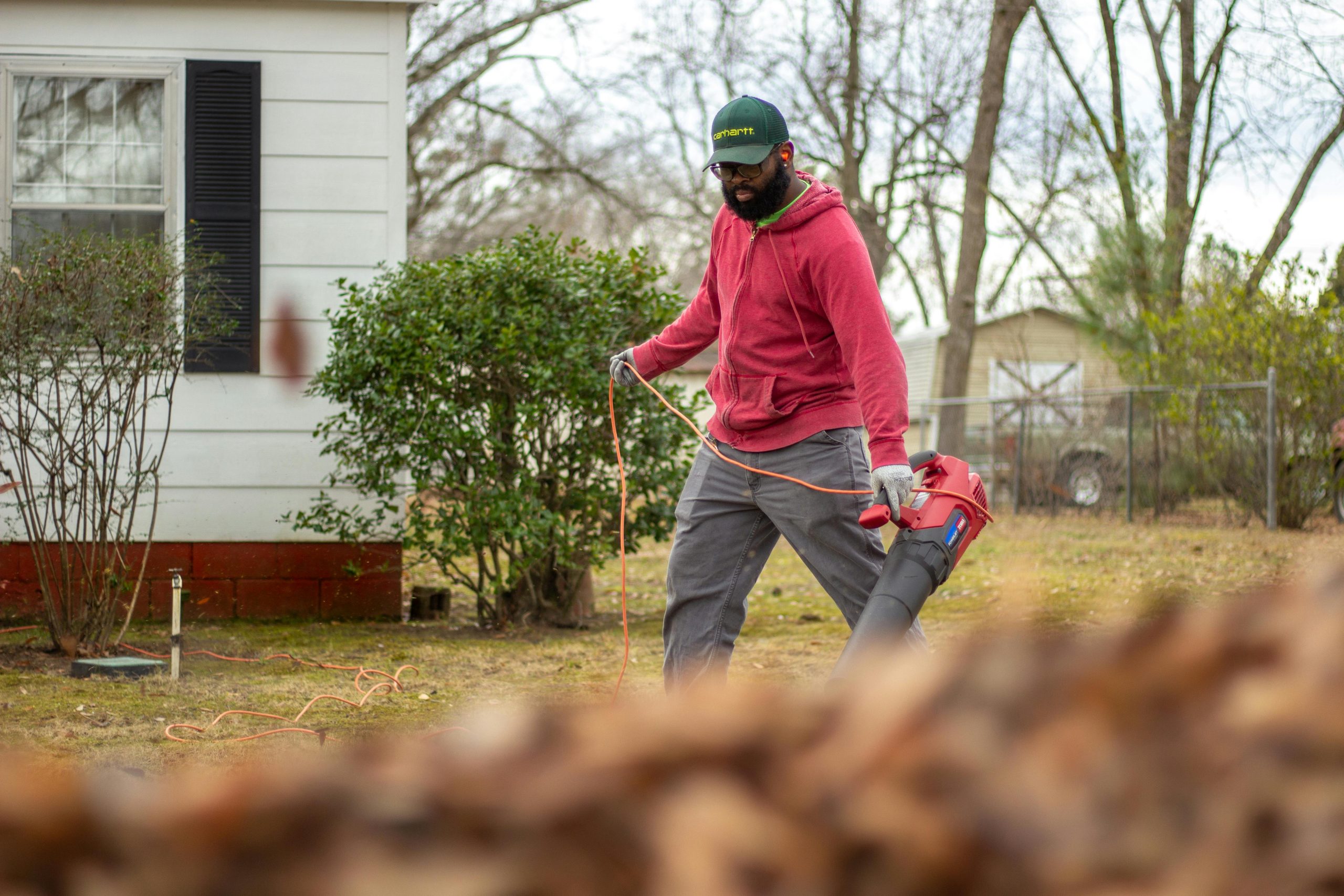 How to Use a Leaf Blower Like a Pro - VEVOR Blog