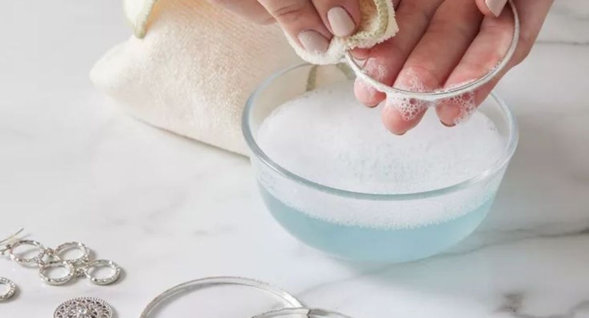 What Is the Best Homemade Jewelry Cleaner for Silver?