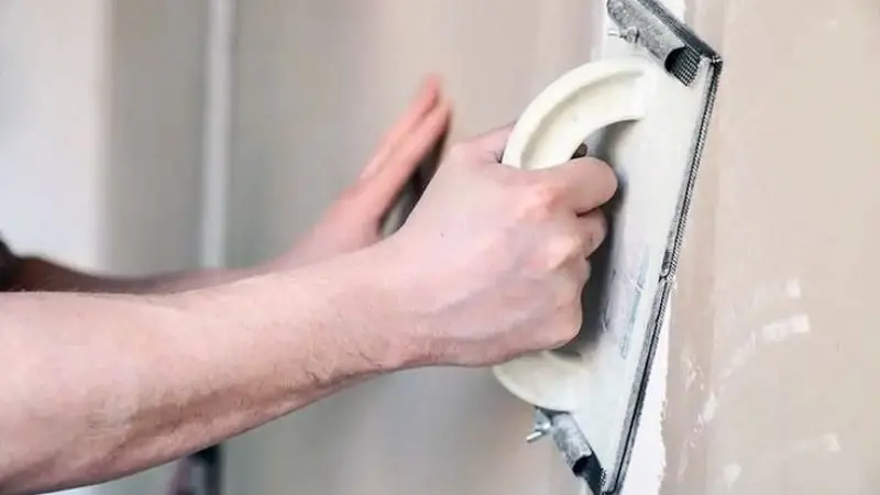 What Grit Sandpaper for Drywall? Beginner-Friendly Guide