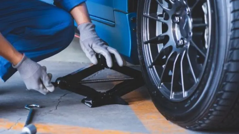 Guide on Rent a Car Jack – Types, Costs, and Safety Tips