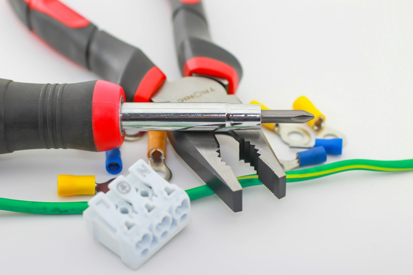 What Is a Crimping Tool and How It Works