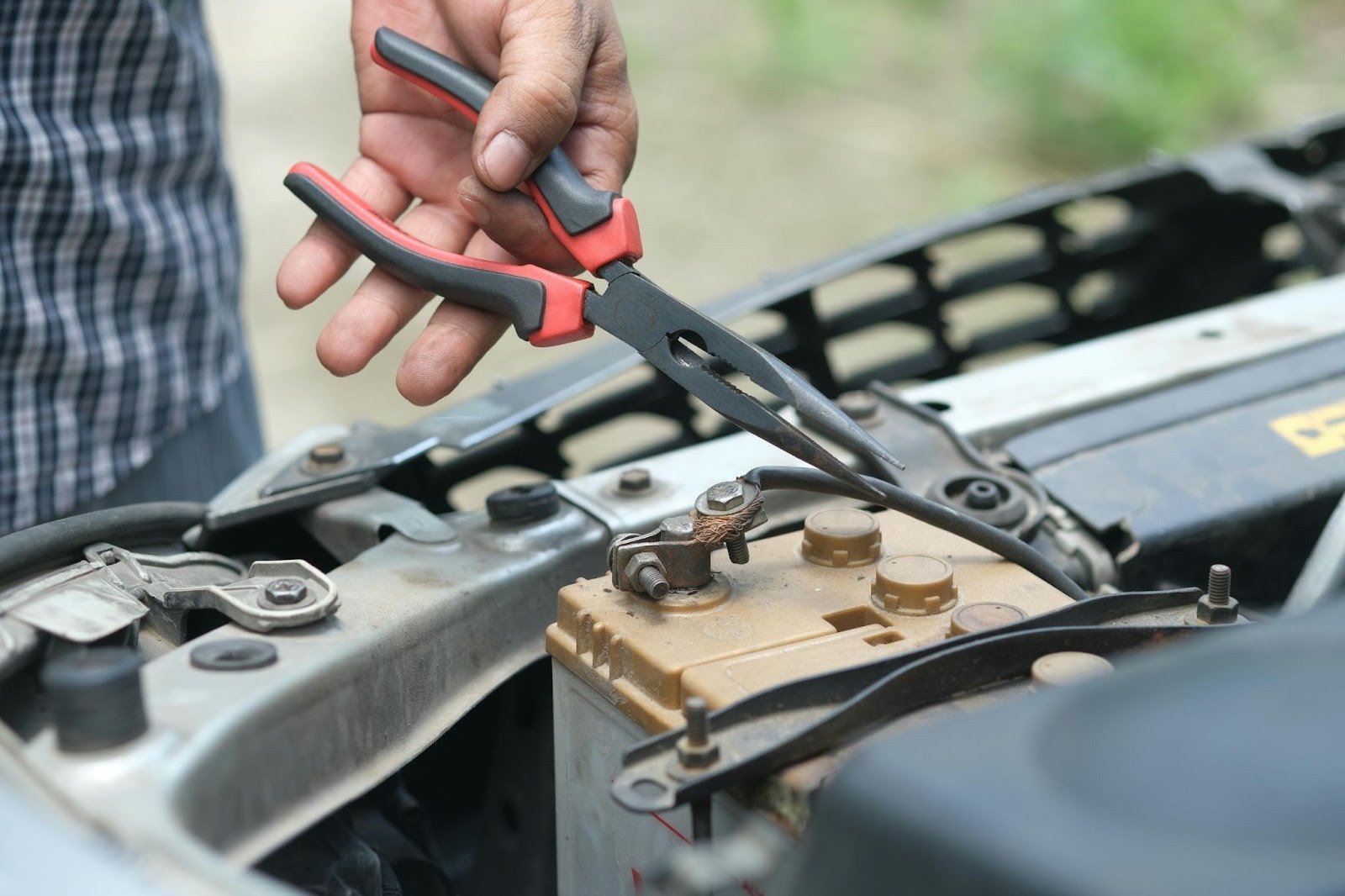 How to Crimp Wires: A Step-by-Step Guide - VEVOR Blog