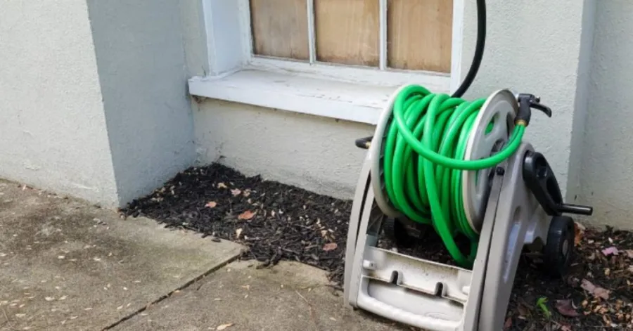 Plastic vs Metal Hose Reel: Which Is Best for Garden Needs?