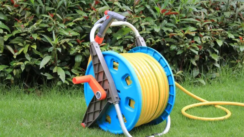 Plastic vs Metal Hose Reel: Which Is Best for Garden Needs?