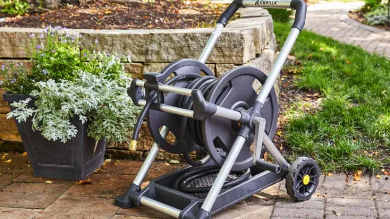 Plastic vs Metal Hose Reel: Which Is Best for Garden Needs?