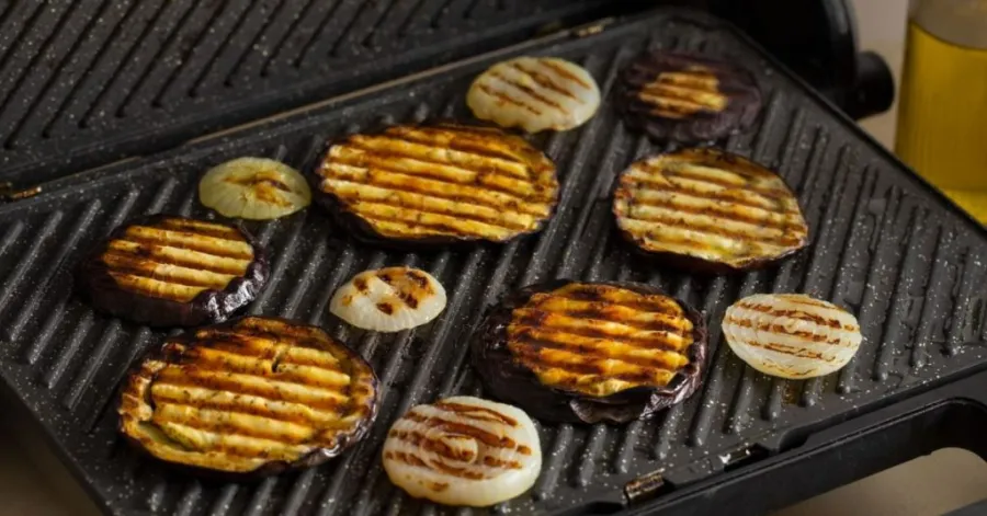 Meilleures poêles à griller pour barbecue extérieur — Réversibles en fonte